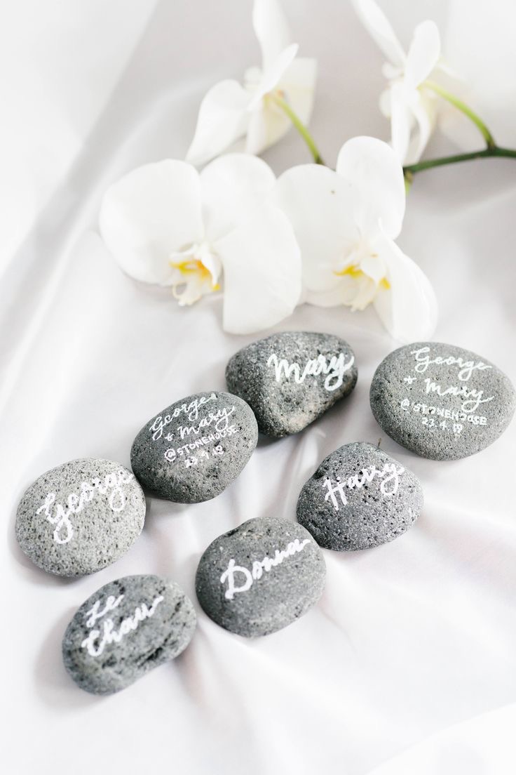 11 DIY Eco-Friendly Wedding Place Card Ideas